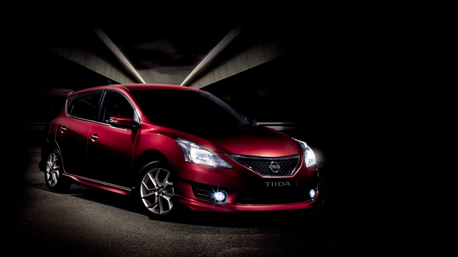 2017 2018 Nissan Tiida Hatchback Dubai - Dubai Car Exporter Dealer New ...